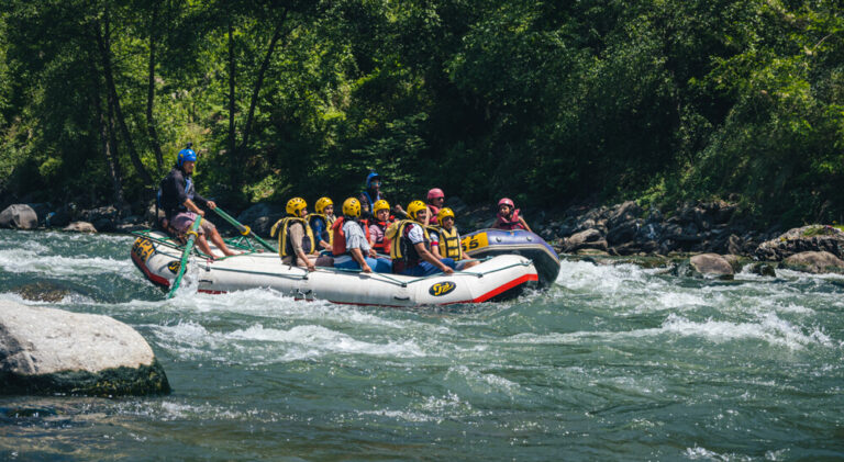 River Rafting in Manali | Price, Time & Booking