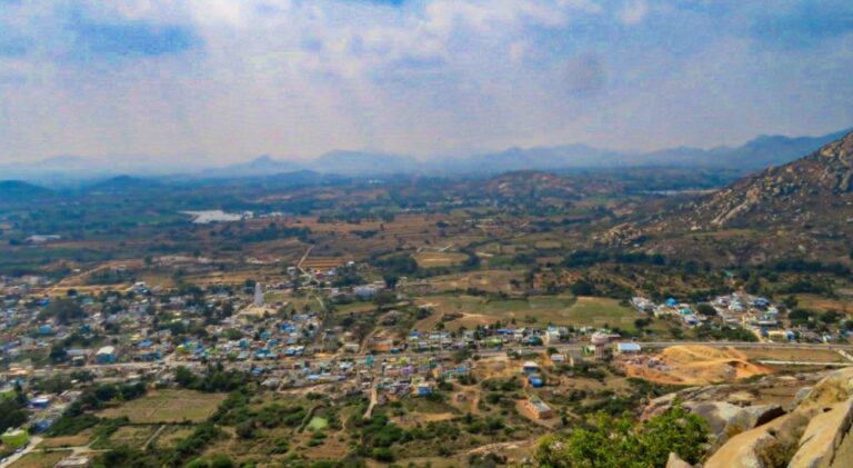 Gudibande Trek: Gudibande Fort Day Trek Bangalore | AdventuRush